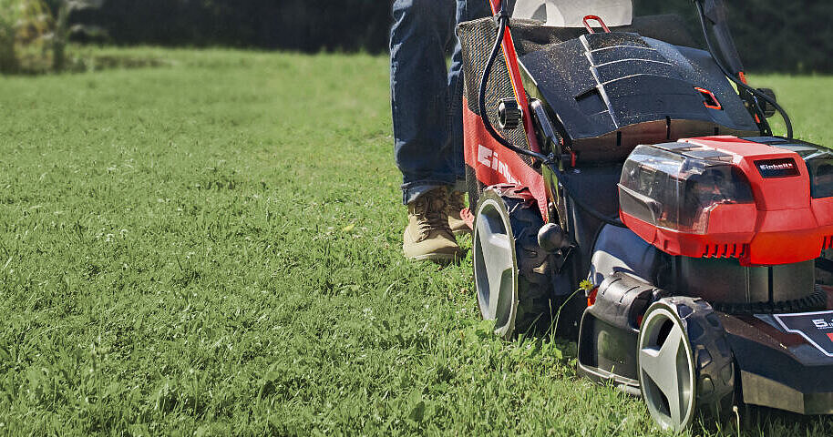 High-quality lawn mowers with petrol, electric or battery operation ...